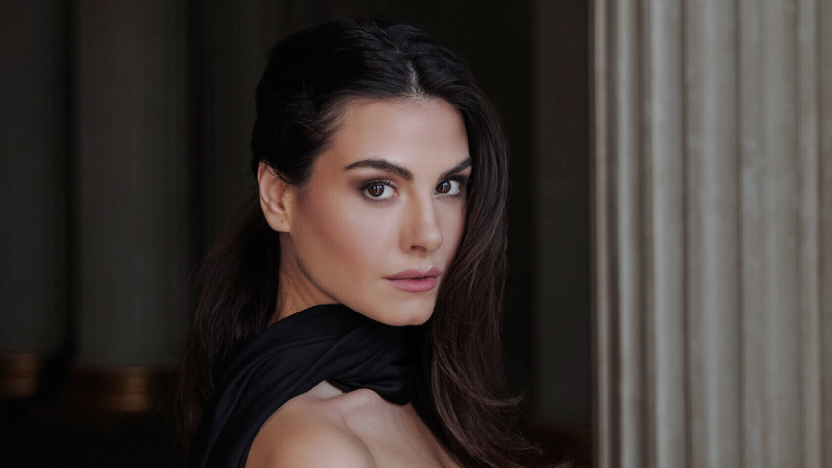 Centre Stage Artist Management » Serena Sáenz